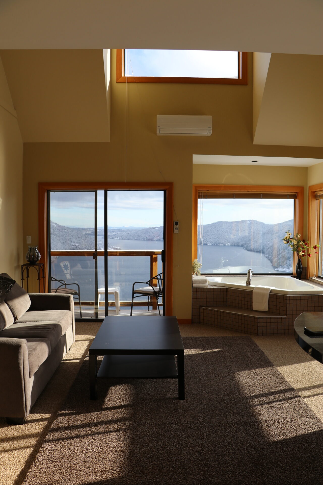 Moon Water Lodge – West Coast Style Boutique Hotel