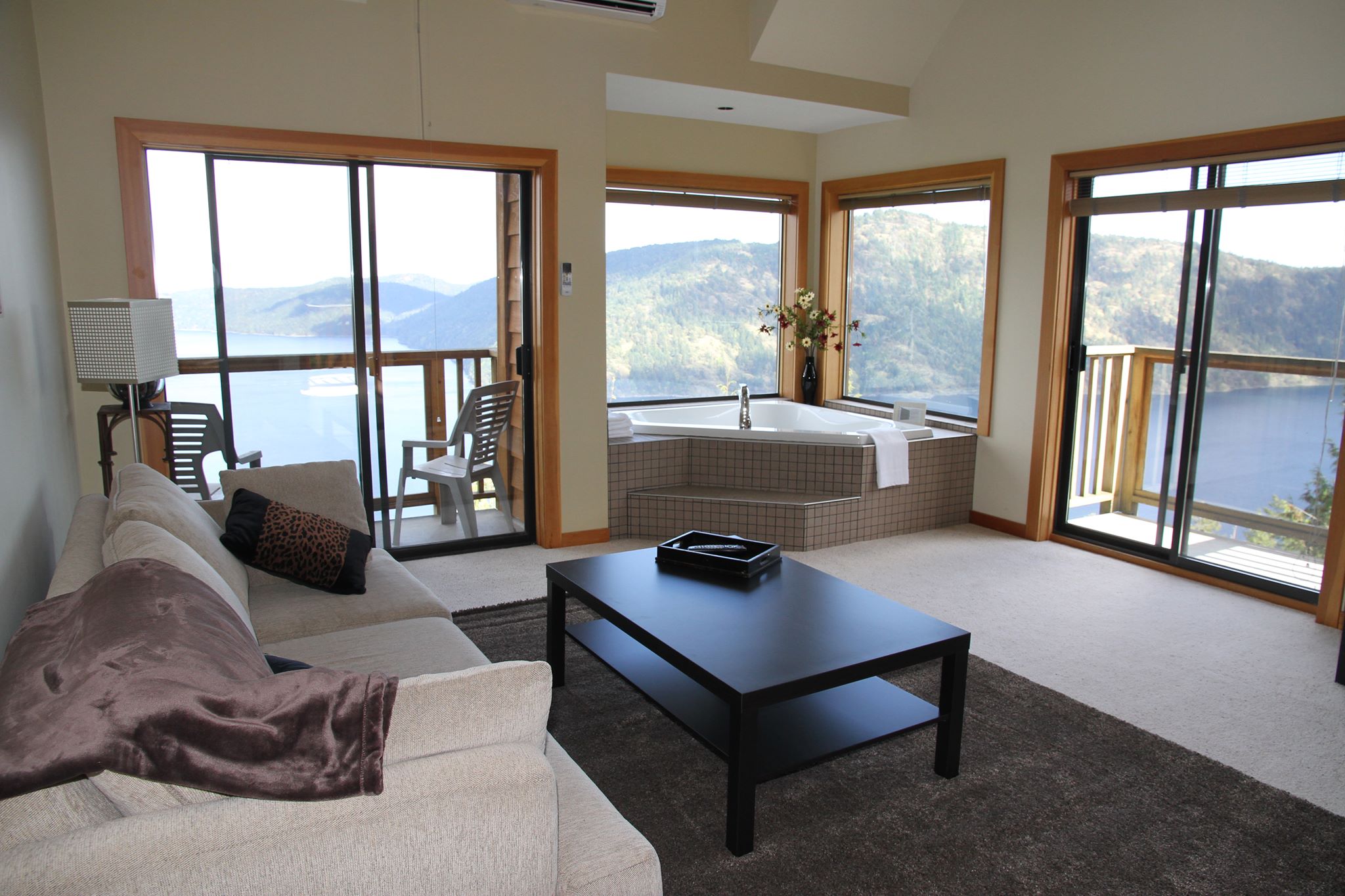 Moon Water Lodge - Vancouver Island